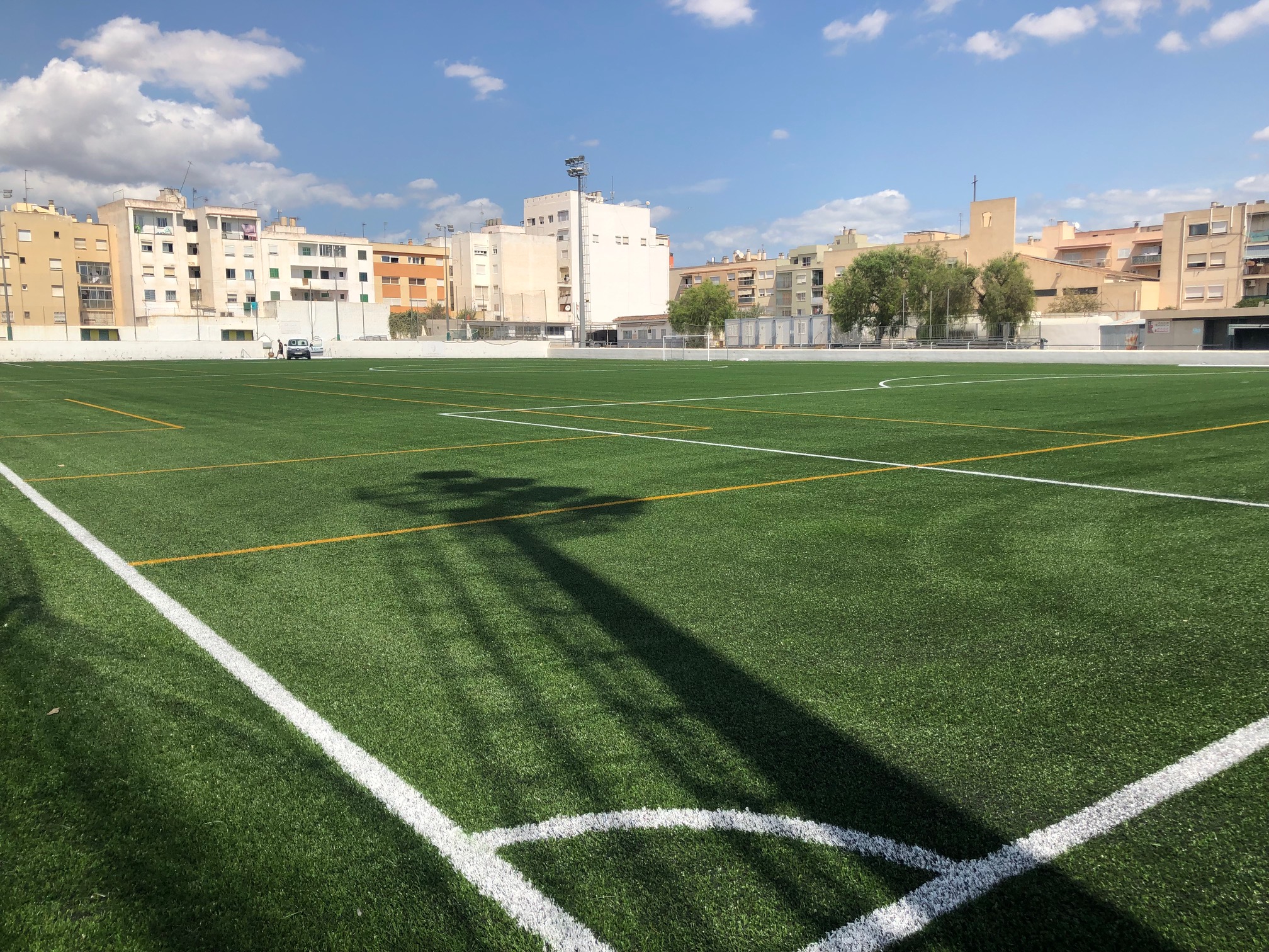 Renovación de césped y equipamiento de los campos de fútbol 11 de Can ...
