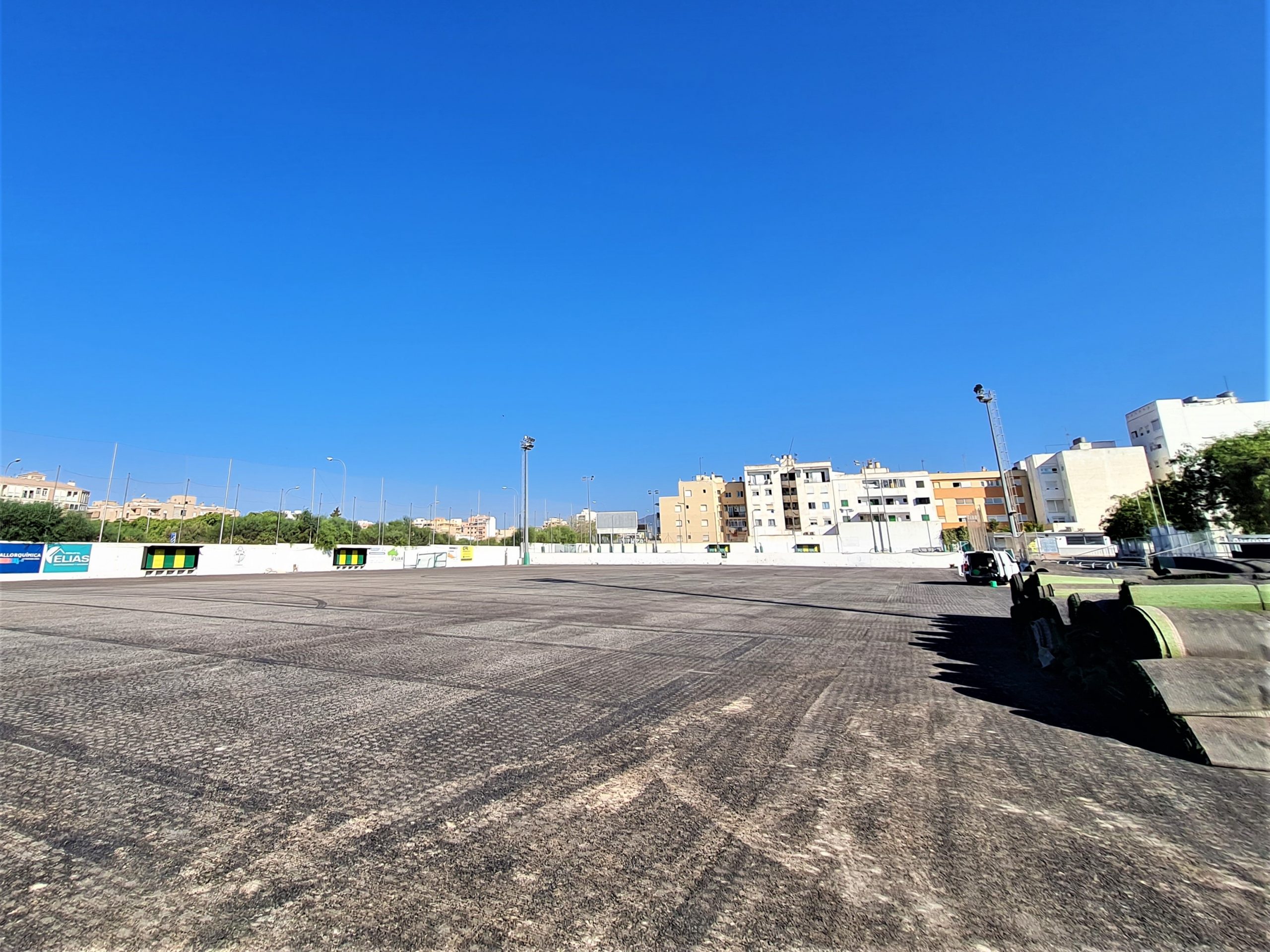 Renovación completa de los campos de fútbol 11 de Can Valero y el Rafal