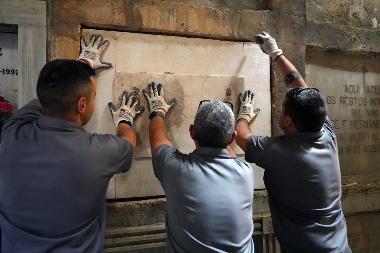 El trabajo de nuestros enterradores