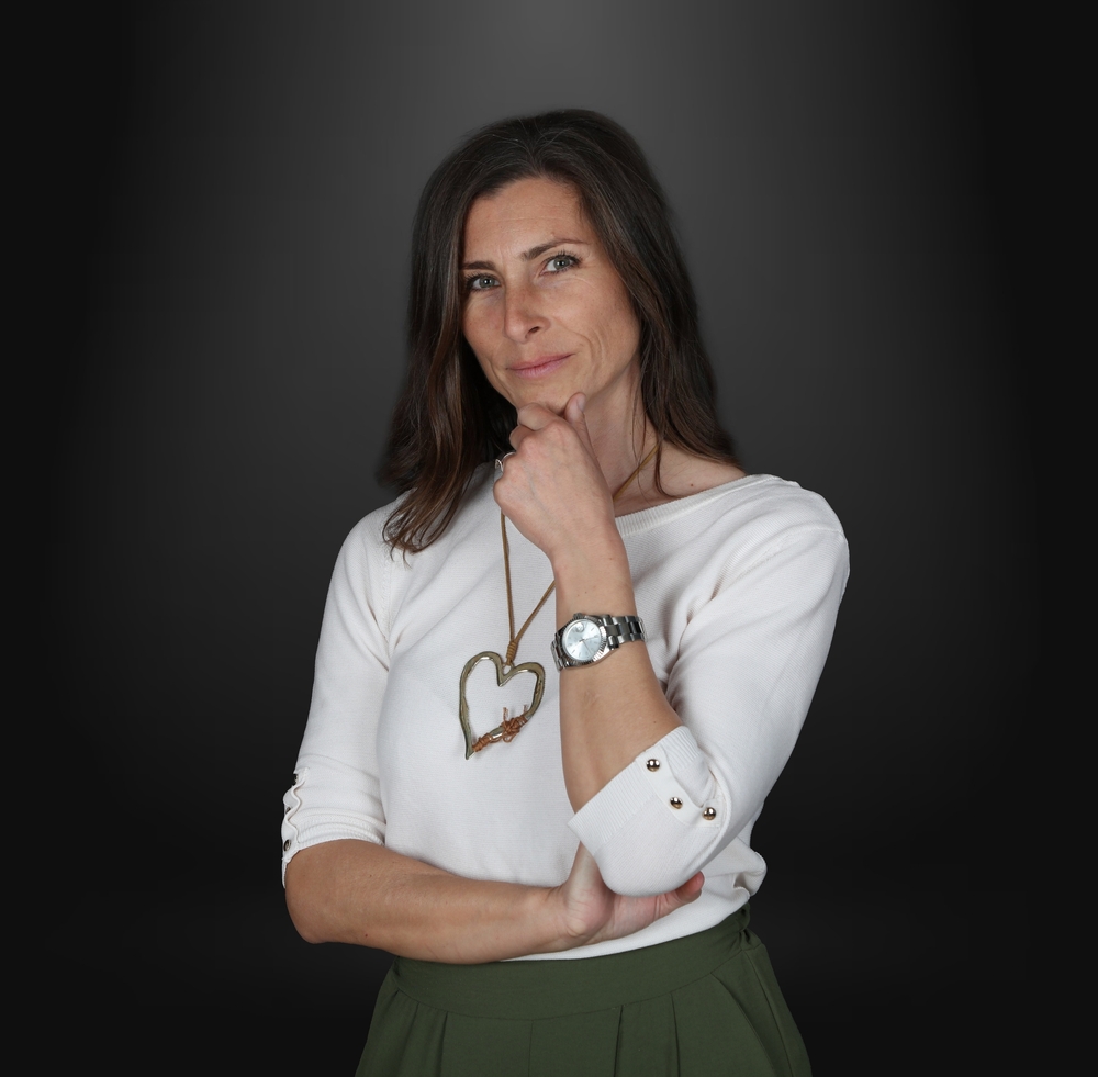 María Cordero Ruiz, presenta su nuevo libro, 'Crónicas terrícolas en ...