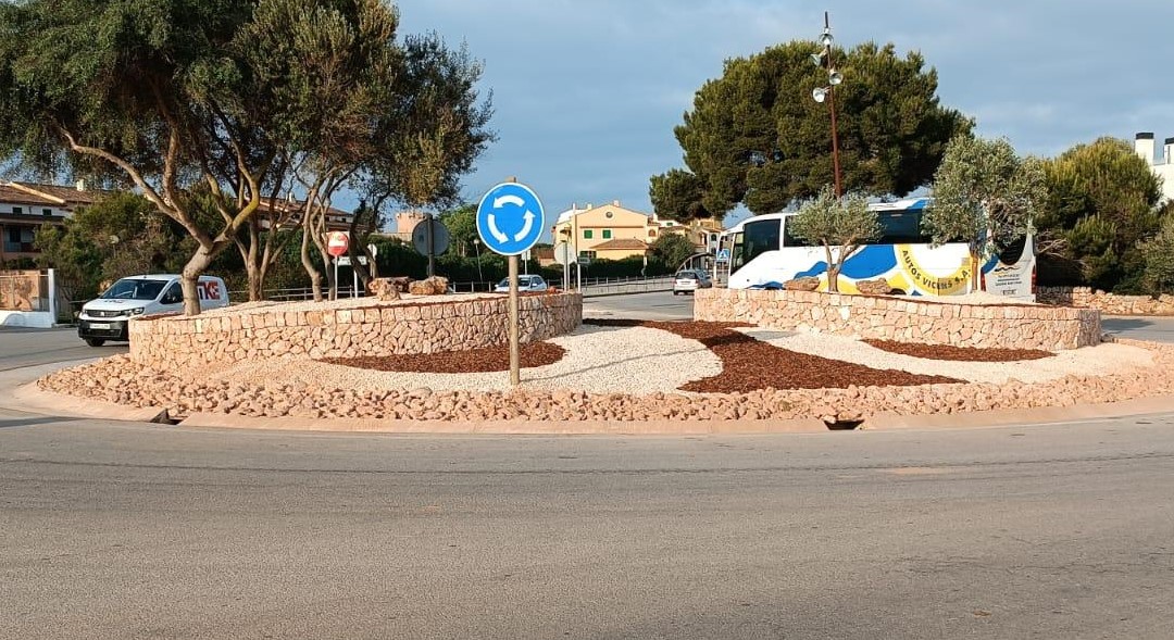 Remodelación y embellecimiento de la rotonda de entrada de Sa Ràpita