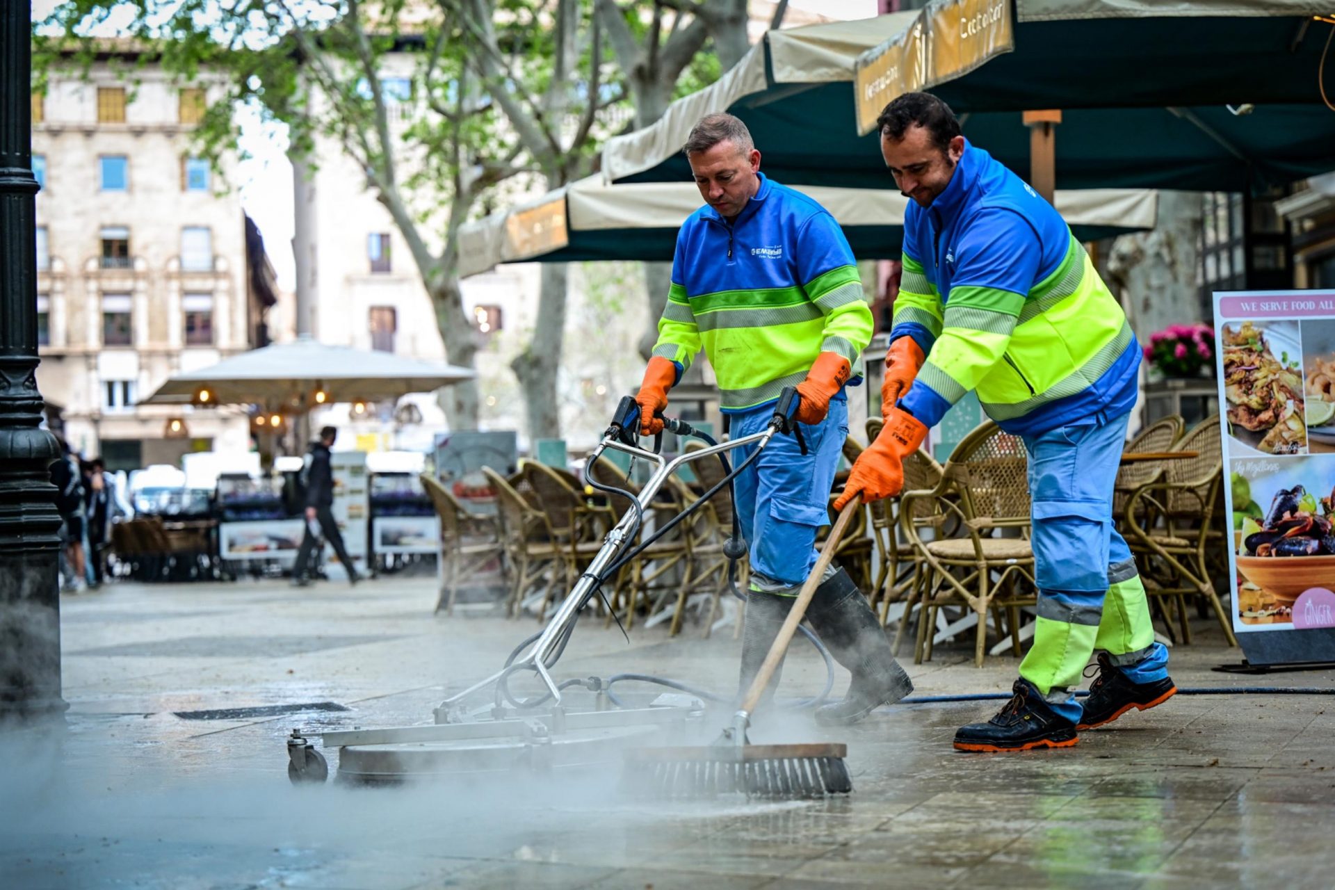 Emaya despliega un dispositivo especial de limpieza y retirada de cera ...